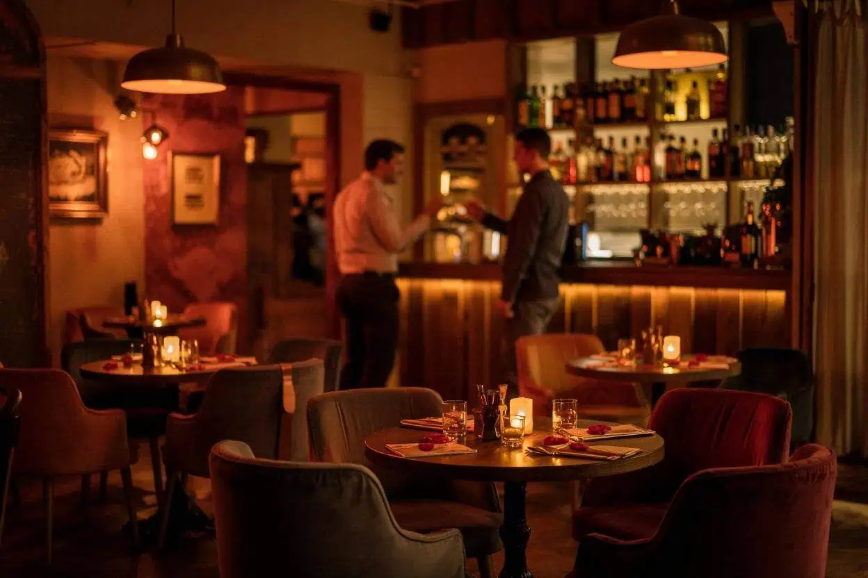 Bar Lighting Guide: Trendy Ideas, Types, and Tips for Effective Design ...